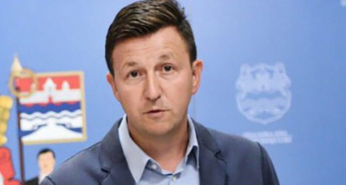 Opozicija s koljena na koljeno: Nešićev savjetnik Davidović danas je ...