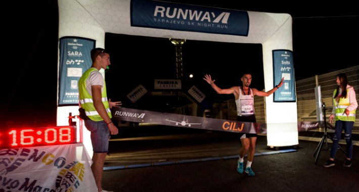 Na pisti aerodroma Sarajevo održana utrka "Runway Night Run"