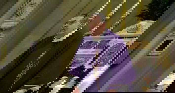 Svećenik iznuđivao i krao novac, pa ga trošio na razvrat i muške ...