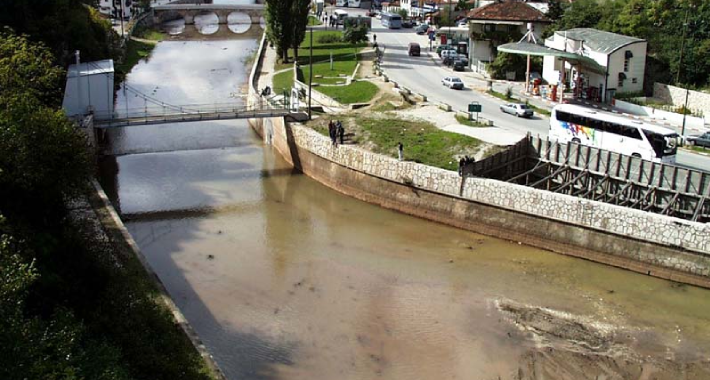 Muškarac kojem su pucali u koljeno tvrdi da ne poznaje napadače