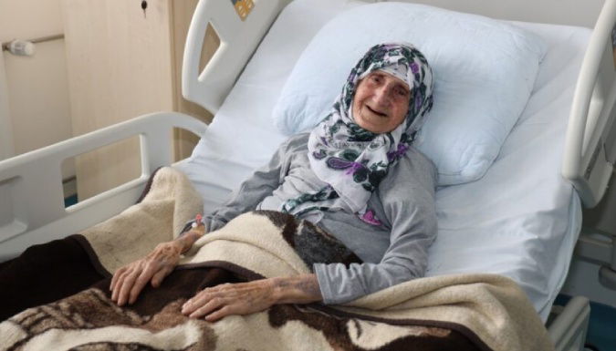 Nana Rahima operisana u 101. godini života: "Odlično se osjećam"