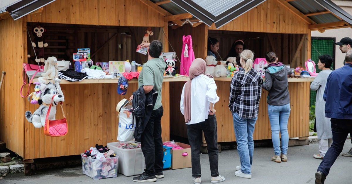 Na Humanitarnom bazaru Pomozi.ba simbolične cijene, a pregršt ...