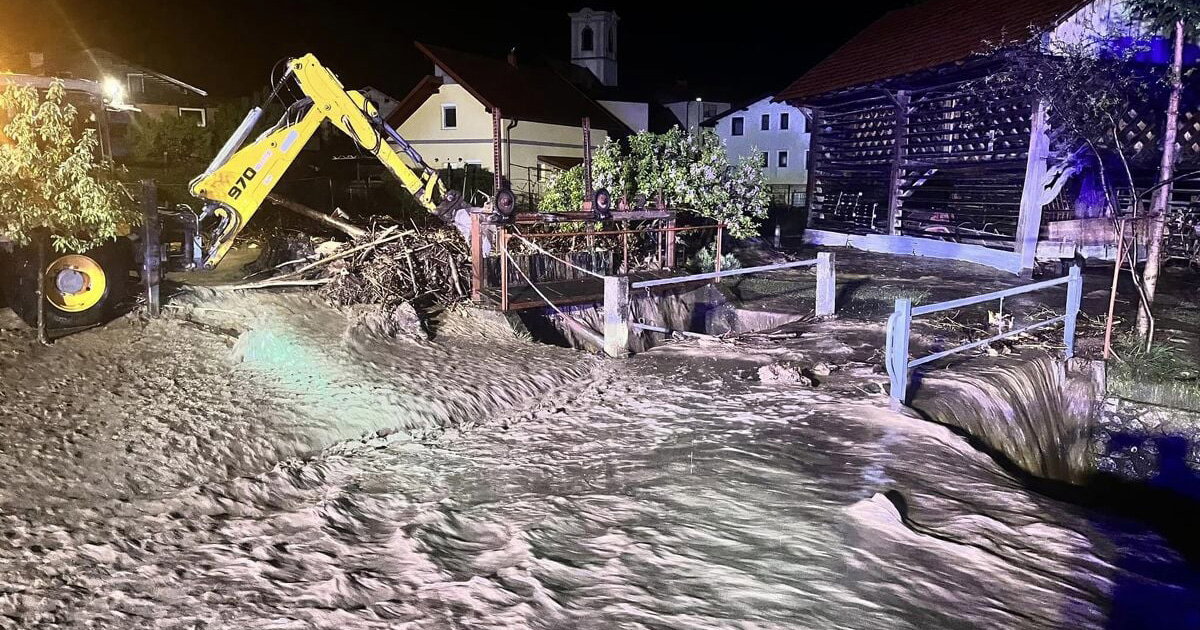 Veliko nevrijeme u Sloveniji: Obilne padavine izazvale poplave, padao i ...