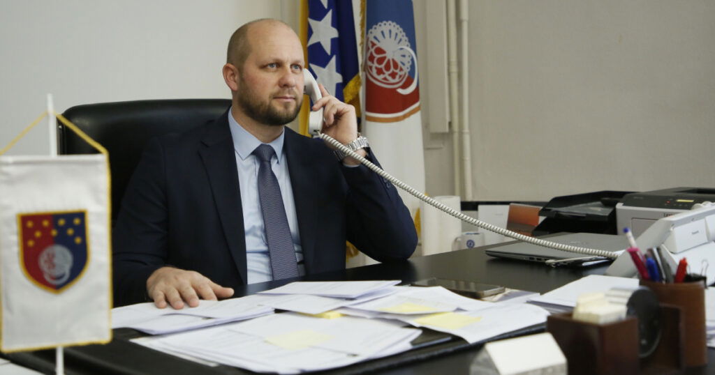 Okerić se pravda: Kaže da nije dodijelio novac on, nego Kabinet