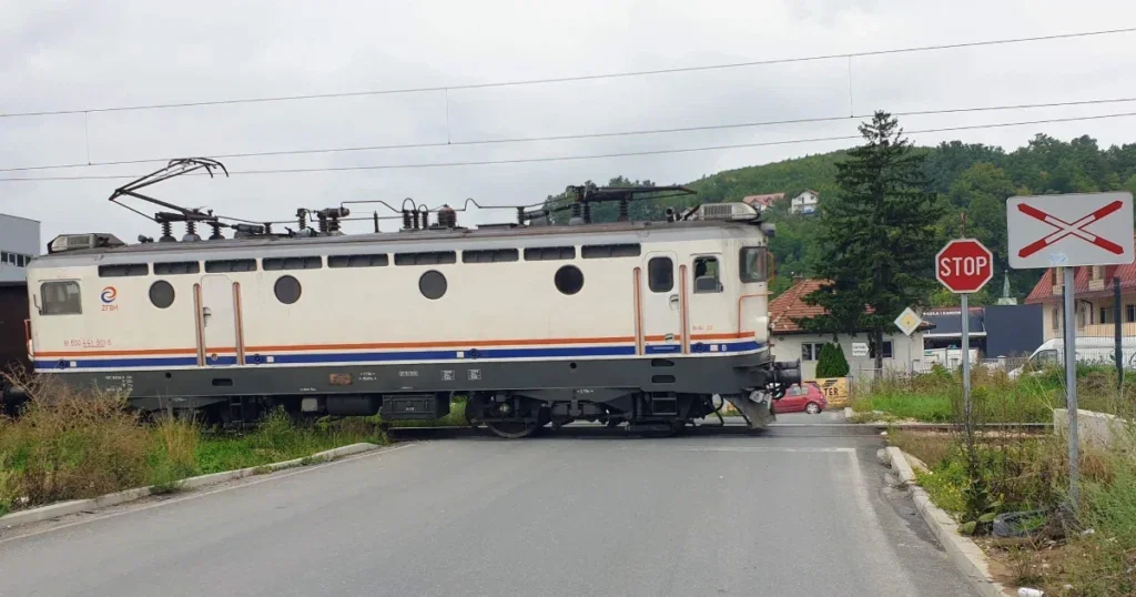 Djevojčica koju je udario voz kod Zenice prebačena na KCUS