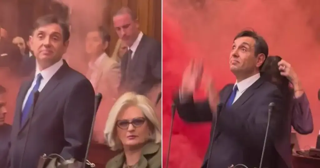 Aleksandar Vulin u skupštinskom haosu objašnjavao da poslanice "znaju s ...