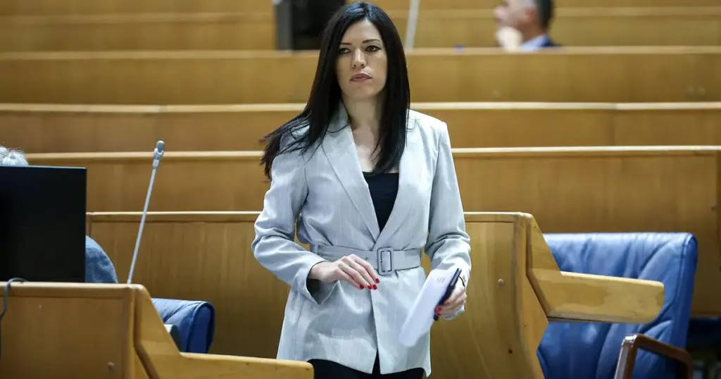 Nijedan univerzitet nije potvrdio da je Sanja Vulić diplomirala. Što se ...