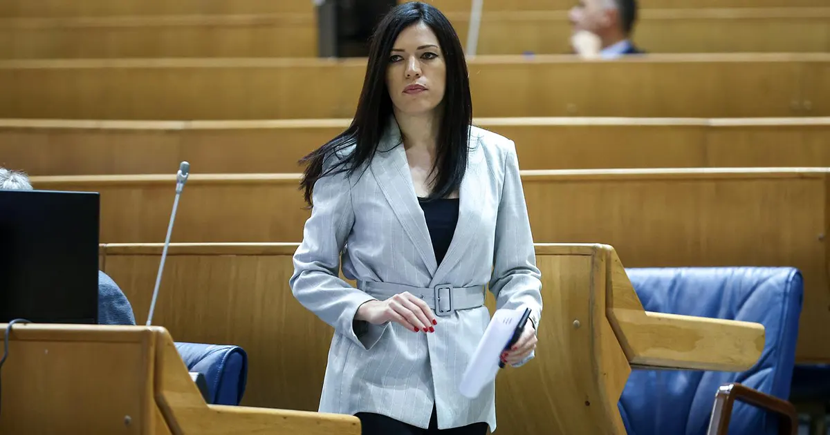 Nijedan univerzitet nije potvrdio da je Sanja Vulić diplomirala. Što se ...