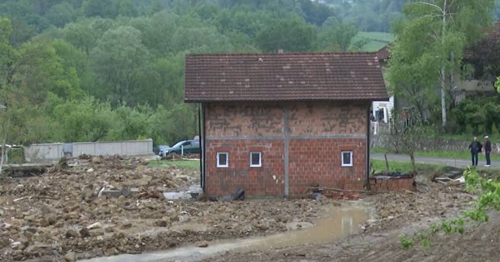 Majevicu zahvatilo nevrijeme: Bujični potoci odnijeli mostove, naselja ...