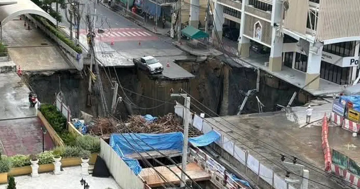 Nasred ceste otvorila se ogromna rupa, duga je 30 i duboka čak 50 metara. Pješaci bježali u panici