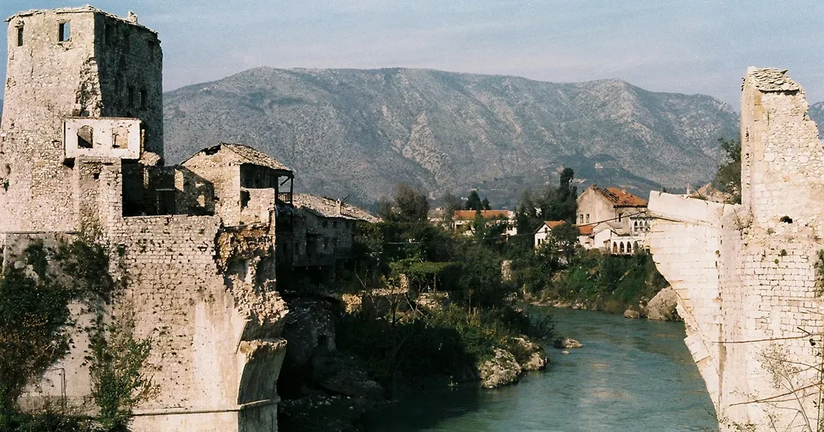 Prije 32 godine srušen je Stari most u Mostaru