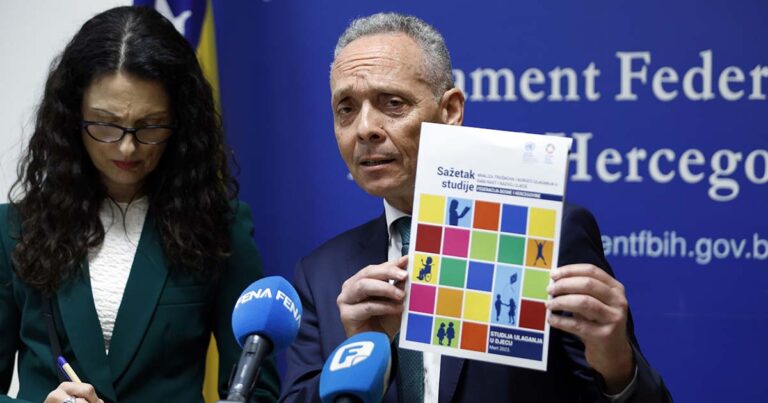 Parlament raspravljao o uvođenju dječijeg doplatka za svu djecu